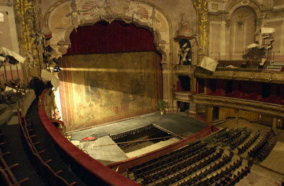 Hudební divadlo Karlín, které voda zaplavila do výše 7 metrů, začíná s ...