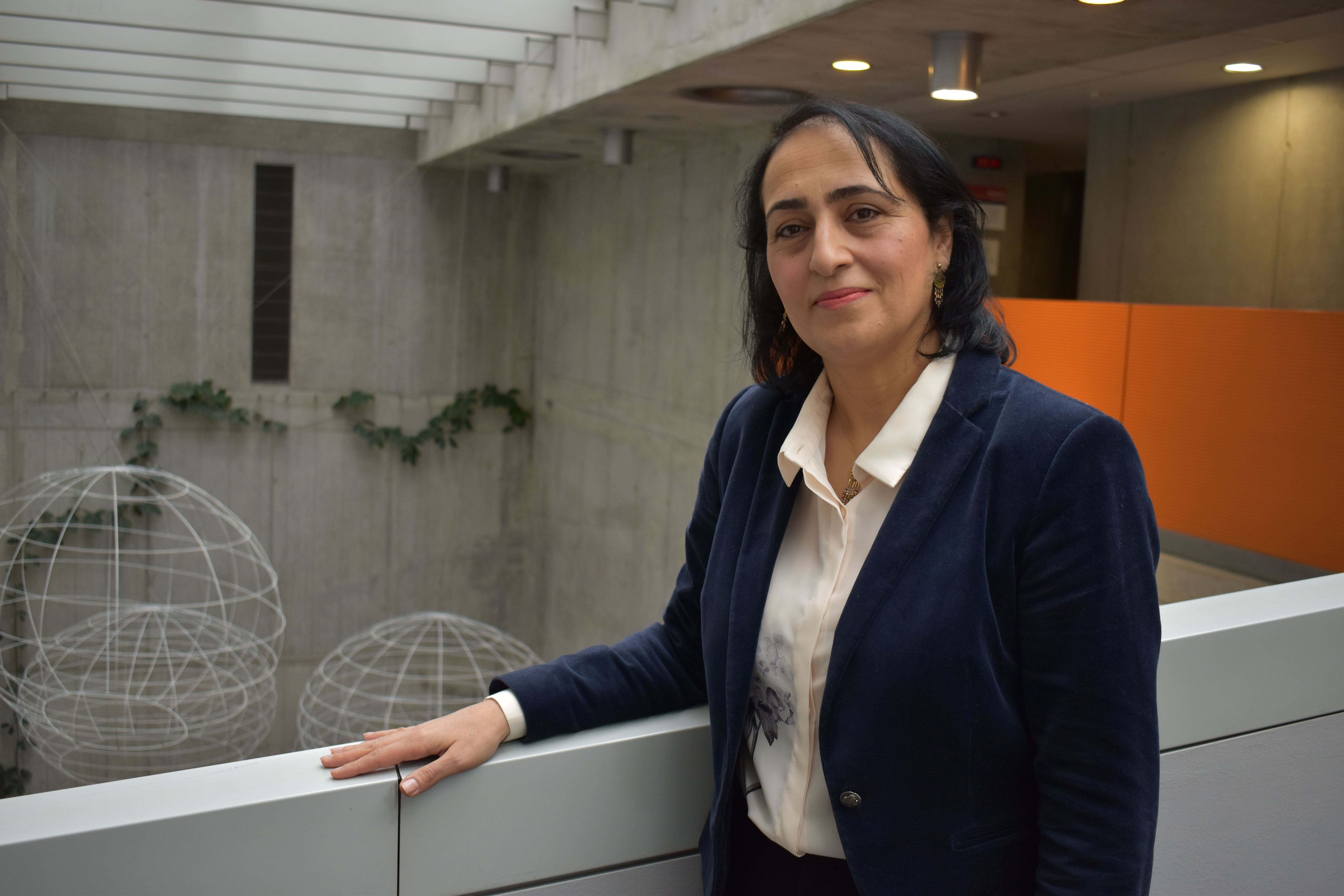 Yosra Souiden, ambassadrice du pays de la révolution de Jasmin dans ...